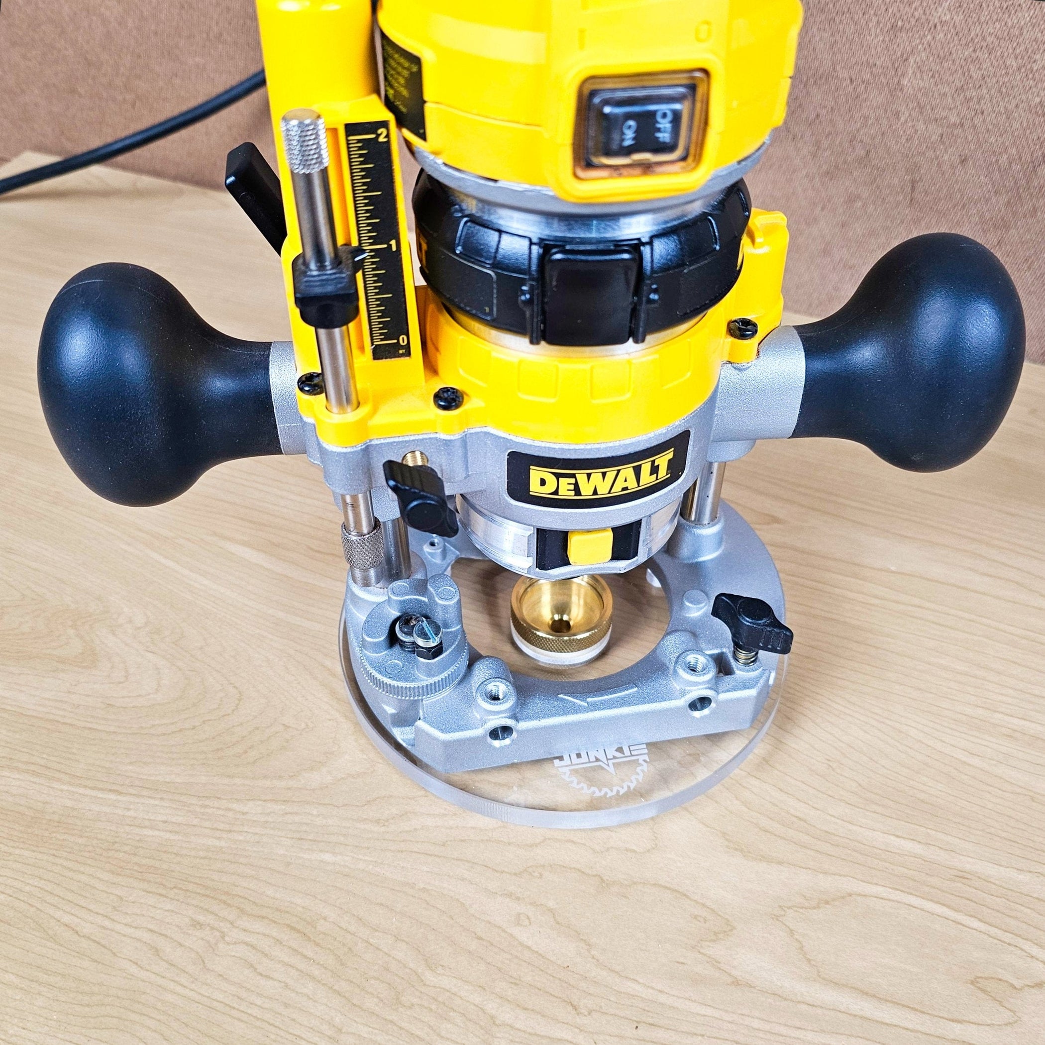 TrimFit Pro® DeWalt (DNP612) Round Base Plate
